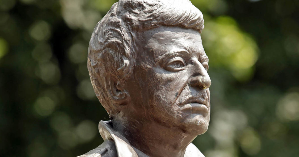 Buste de Roger Lemelin - Art public de la Ville de Québec